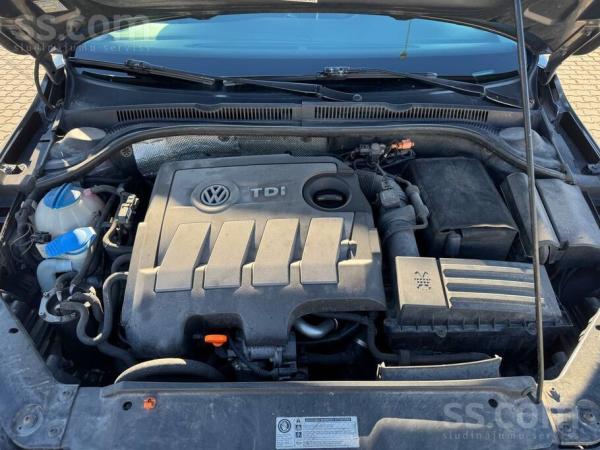 Grey Volkswagen Jetta 2011 in Riga, with an engine capacity of 1.60 L and mileage of 278 thousand km for 3200 €, photo 8 on AUTOMOTO.COM.LV