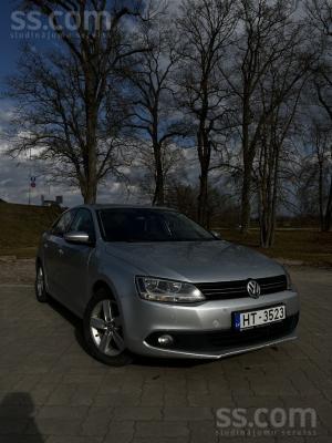 Pelēks Volkswagen Jetta 2011 Jelgava, ar dzinēja tilpumu 1.40 L un nobraukumu 334 tūkst. km par 3600 €, foto  vietnē AUTOMOTO.COM.LV