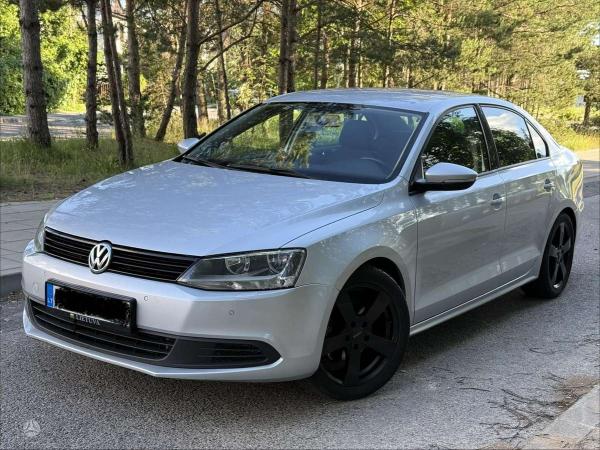 Pelēks Volkswagen Jetta 2011 Viļņa, ar dzinēja tilpumu 1.60 L un nobraukumu 238 tūkst. km par 4200 €, foto 1 vietnē AUTOMOTO.COM.LV