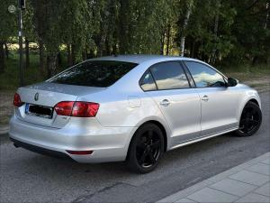 Pelēks Volkswagen Jetta 2011 Viļņa, ar dzinēja tilpumu 1.60 L un nobraukumu 238 tūkst. km par 4200 €, foto 4 vietnē AUTOMOTO.COM.LV