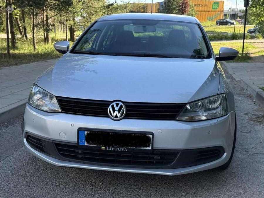 Pelēks Volkswagen Jetta 2011 Viļņa, ar dzinēja tilpumu 1.60 L un nobraukumu 238 tūkst. km par 4200 €, foto 5 vietnē AUTOMOTO.COM.LV