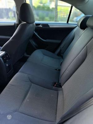 Pelēks Volkswagen Jetta 2011 Viļņa, ar dzinēja tilpumu 1.60 L un nobraukumu 238 tūkst. km par 4200 €, foto 10 vietnē AUTOMOTO.COM.LV