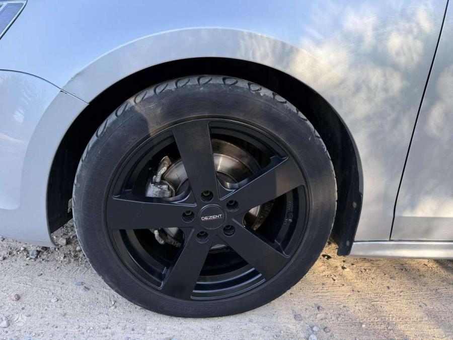 Pelēks Volkswagen Jetta 2011 Viļņa, ar dzinēja tilpumu 1.60 L un nobraukumu 238 tūkst. km par 4200 €, foto 11 vietnē AUTOMOTO.COM.LV