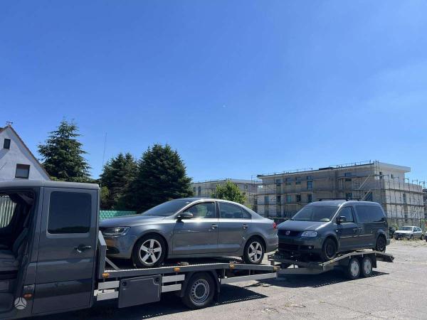 Grey Volkswagen Jetta 2011 in Vilnius, with an engine capacity of 1.60 L and mileage of 290 thousand km for 4650 €, photo 3 on AUTOMOTO.COM.LV