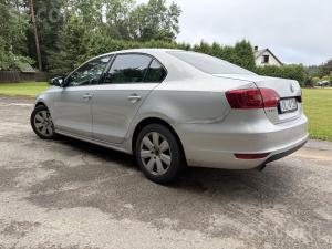 Grey Volkswagen Jetta 2011 in Riga, with an engine capacity of 1.60 L and mileage of 256 thousand km for 1999 €, photo 5 on AUTOMOTO.COM.LV