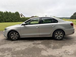 Grey Volkswagen Jetta 2011 in Riga, with an engine capacity of 1.60 L and mileage of 256 thousand km for 1999 €, photo 6 on AUTOMOTO.COM.LV