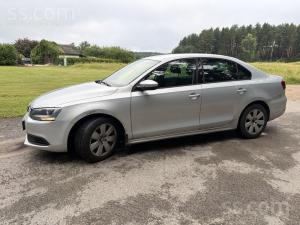 Grey Volkswagen Jetta 2011 in Riga, with an engine capacity of 1.60 L and mileage of 256 thousand km for 1999 €, photo 7 on AUTOMOTO.COM.LV