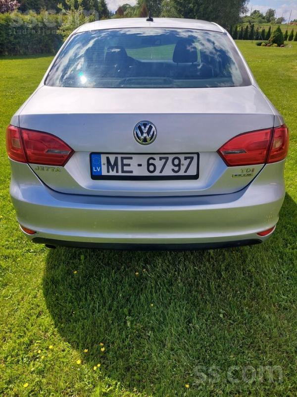 Pelēks Volkswagen Jetta 2011 Rīga, ar dzinēja tilpumu 1.60 L un nobraukumu 305 tūkst. km par 3000 €, foto 2 vietnē AUTOMOTO.COM.LV