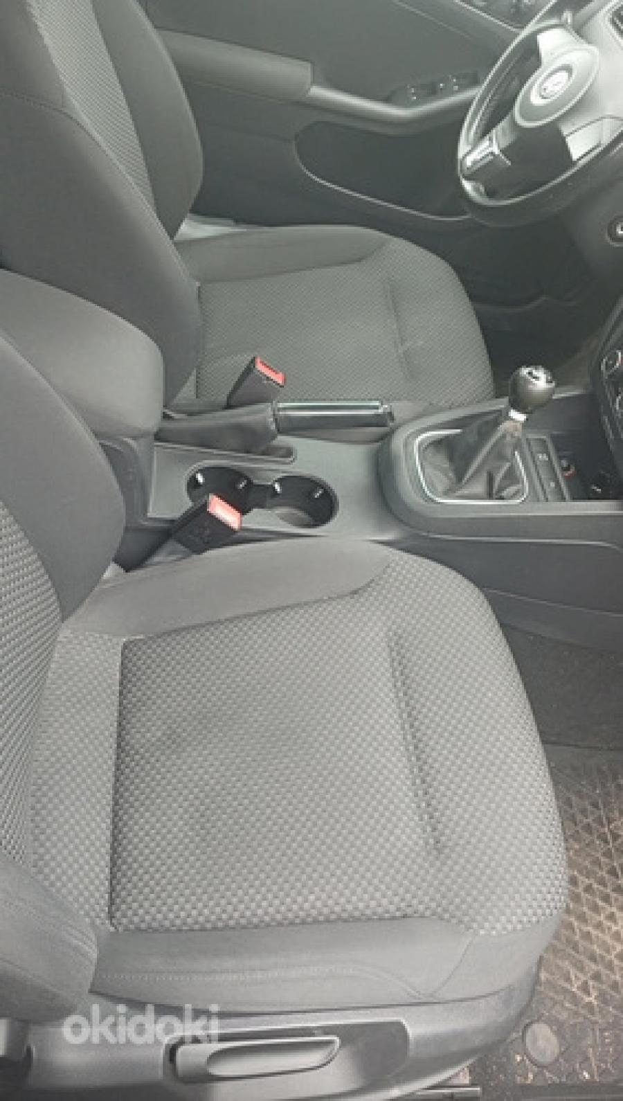 Grey Volkswagen Jetta 2011 in Tallinn, with an engine capacity of 1.40 L and mileage of 262 thousand km for 3900 €, photo 4 on AUTOMOTO.COM.LV