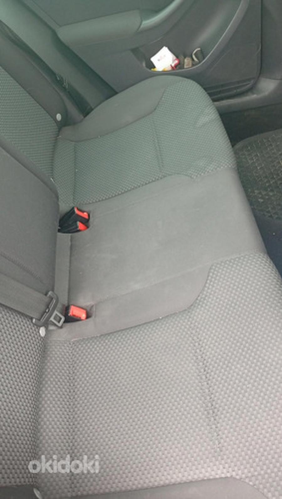 Grey Volkswagen Jetta 2011 in Tallinn, with an engine capacity of 1.40 L and mileage of 262 thousand km for 3900 €, photo 8 on AUTOMOTO.COM.LV