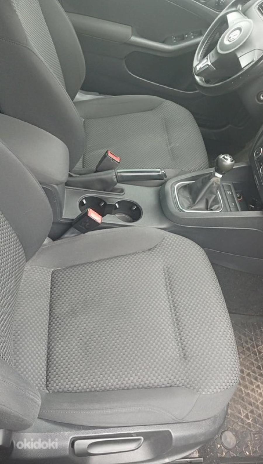 Grey Volkswagen Jetta 2011 in Tallinn, with an engine capacity of 1.40 L and mileage of 262 thousand km for 3900 €, photo 19 on AUTOMOTO.COM.LV
