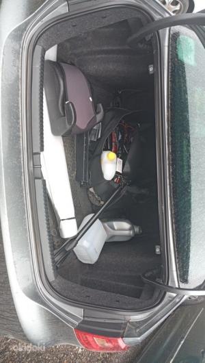Grey Volkswagen Jetta 2011 in Tallinn, with an engine capacity of 1.40 L and mileage of 262 thousand km for 3900 €, photo 22 on AUTOMOTO.COM.LV