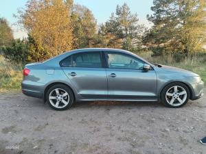 Grey Volkswagen Jetta 2011 in Tallinn, with an engine capacity of 1.40 L and mileage of 262 thousand km for 3900 €, photo 27 on AUTOMOTO.COM.LV