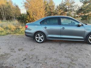 Grey Volkswagen Jetta 2011 in Tallinn, with an engine capacity of 1.40 L and mileage of 262 thousand km for 3900 €, photo 29 on AUTOMOTO.COM.LV