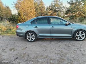 Grey Volkswagen Jetta 2011 in Tallinn, with an engine capacity of 1.40 L and mileage of 262 thousand km for 3900 €, photo 31 on AUTOMOTO.COM.LV