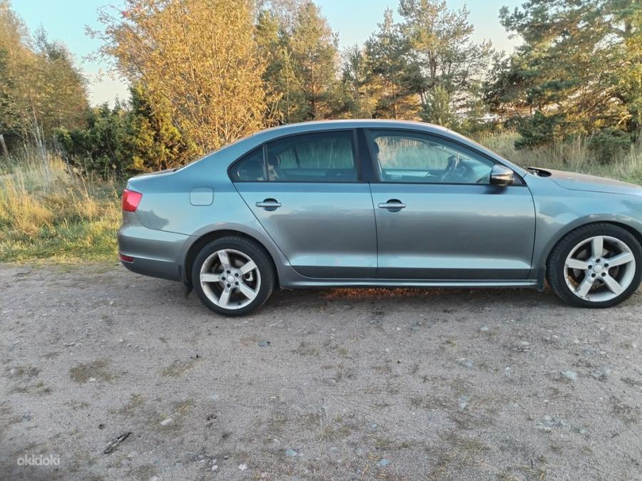 Grey Volkswagen Jetta 2011 in Tallinn, with an engine capacity of 1.40 L and mileage of 262 thousand km for 3900 €, photo 31 on AUTOMOTO.COM.LV