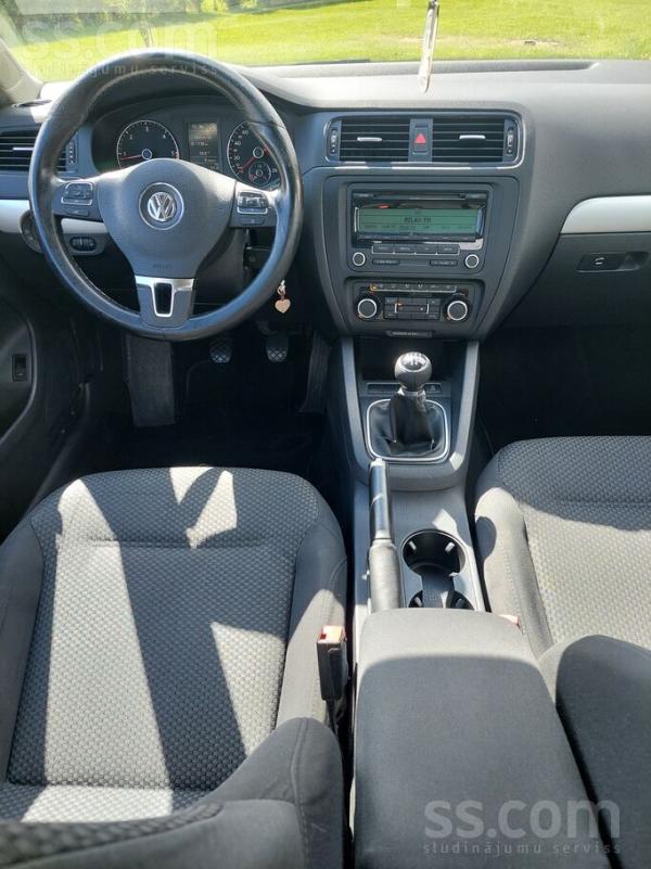 Pelēks Volkswagen Jetta 2011 Rīga, ar dzinēja tilpumu 1.60 L un nobraukumu 305 tūkst. km par 2750 €, foto 2 vietnē AUTOMOTO.COM.LV