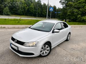 Grey Volkswagen Jetta 2011 in Riga, with an engine capacity of 1.60 L and mileage of 257 thousand km for 2750 €, photo 3 on AUTOMOTO.COM.LV