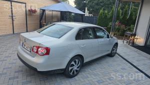 Grey Volkswagen Jetta 2011 in Riga, with an engine capacity of 1.40 L and mileage of 214 thousand km for 2800 €, photo 6 on AUTOMOTO.COM.LV