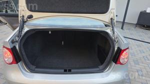 Grey Volkswagen Jetta 2011 in Riga, with an engine capacity of 1.40 L and mileage of 214 thousand km for 2800 €, photo 7 on AUTOMOTO.COM.LV