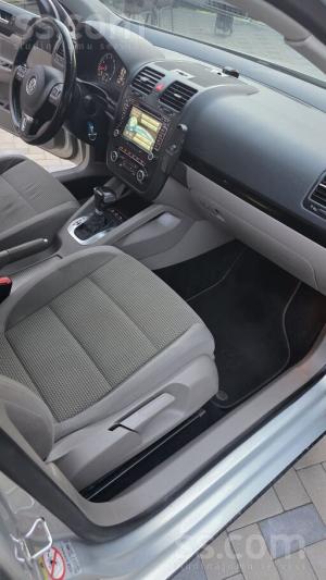 Grey Volkswagen Jetta 2011 in Riga, with an engine capacity of 1.40 L and mileage of 214 thousand km for 2800 €, photo 8 on AUTOMOTO.COM.LV
