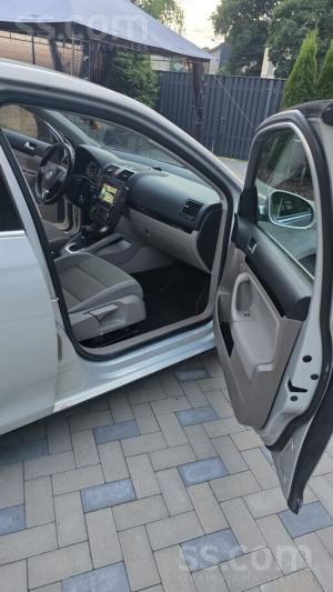 Grey Volkswagen Jetta 2011 in Riga, with an engine capacity of 1.40 L and mileage of 214 thousand km for 2800 €, photo 9 on AUTOMOTO.COM.LV