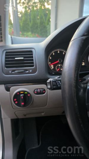 Grey Volkswagen Jetta 2011 in Riga, with an engine capacity of 1.40 L and mileage of 214 thousand km for 2800 €, photo 12 on AUTOMOTO.COM.LV
