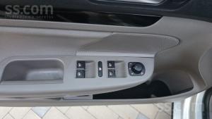 Grey Volkswagen Jetta 2011 in Riga, with an engine capacity of 1.40 L and mileage of 214 thousand km for 2800 €, photo 13 on AUTOMOTO.COM.LV