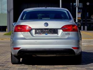 Grey Volkswagen Jetta 2011 in Siauliai, with an engine capacity of 1.60 L and mileage of 115 thousand km for 4450 €, photo 9 on AUTOMOTO.COM.LV