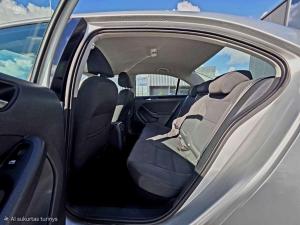Grey Volkswagen Jetta 2011 in Siauliai, with an engine capacity of 1.60 L and mileage of 115 thousand km for 4450 €, photo 17 on AUTOMOTO.COM.LV