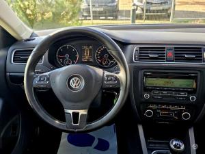 Grey Volkswagen Jetta 2011 in Siauliai, with an engine capacity of 1.60 L and mileage of 115 thousand km for 4450 €, photo 19 on AUTOMOTO.COM.LV