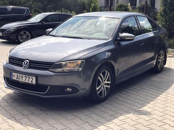 Pelēks Volkswagen Jetta 2011 Viļņa, ar dzinēja tilpumu 1.60 L un nobraukumu 248 tūkst. km par 5550 €, foto 1 vietnē AUTOMOTO.COM.LV
