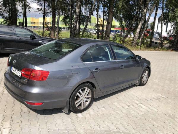 Pelēks Volkswagen Jetta 2011 Viļņa, ar dzinēja tilpumu 1.60 L un nobraukumu 248 tūkst. km par 5550 €, foto 8 vietnē AUTOMOTO.COM.LV