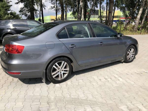 Pelēks Volkswagen Jetta 2011 Viļņa, ar dzinēja tilpumu 1.60 L un nobraukumu 248 tūkst. km par 5550 €, foto 10 vietnē AUTOMOTO.COM.LV