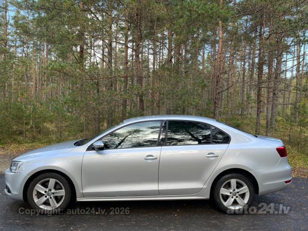 Pelēks Volkswagen Jetta 2011 Tallina, ar dzinēja tilpumu 1.40 L un nobraukumu 166 tūkst. km par 7990 €, foto 1 vietnē AUTOMOTO.COM.LV