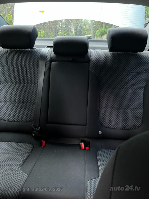 Pelēks Volkswagen Jetta 2011 Tallina, ar dzinēja tilpumu 1.40 L un nobraukumu 166 tūkst. km par 7990 €, foto 6 vietnē AUTOMOTO.COM.LV