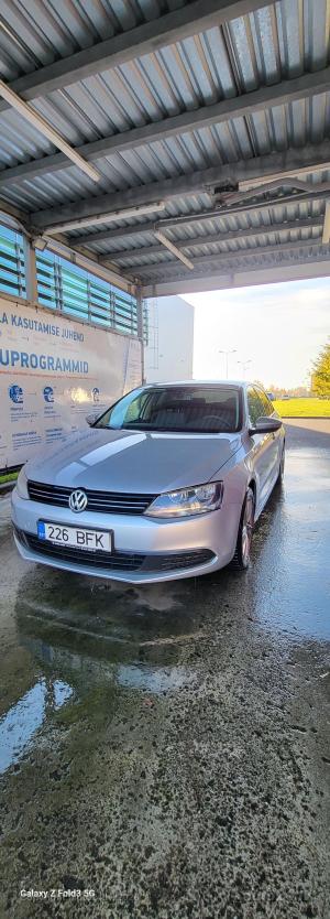 Grey Volkswagen Jetta 2011 in Tallinn, with an engine capacity of 1.40 L and mileage of 197 thousand km for 3900 €, photo  on AUTOMOTO.COM.LV
