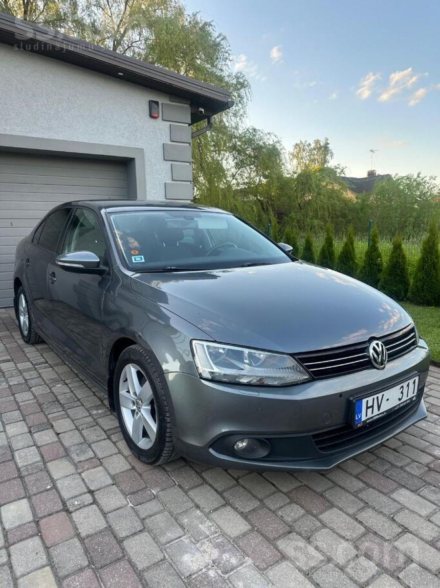 Pelēks Volkswagen Jetta 2012 Jelgava, ar dzinēja tilpumu 1.60 L un nobraukumu 285 tūkst. km par 6200 €, foto 1 vietnē AUTOMOTO.COM.LV