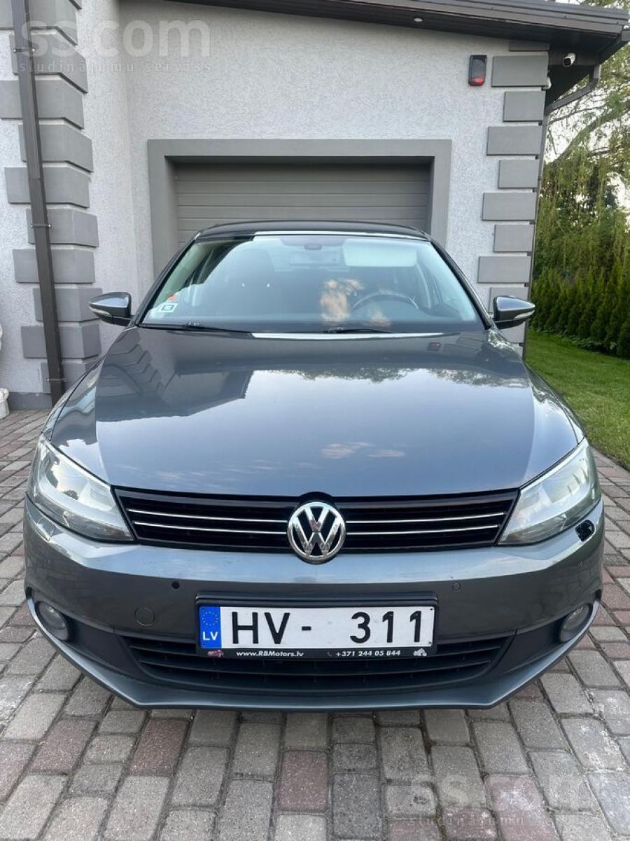 Pelēks Volkswagen Jetta 2012 Jelgava, ar dzinēja tilpumu 1.60 L un nobraukumu 285 tūkst. km par 6200 €, foto 2 vietnē AUTOMOTO.COM.LV