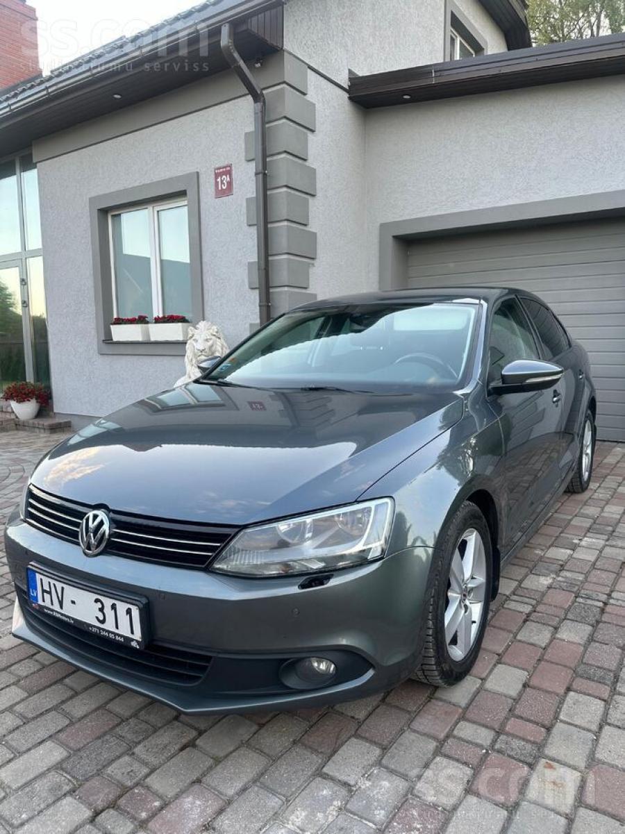 Pelēks Volkswagen Jetta 2012 Jelgava, ar dzinēja tilpumu 1.60 L un nobraukumu 285 tūkst. km par 6200 €, foto 3 vietnē AUTOMOTO.COM.LV