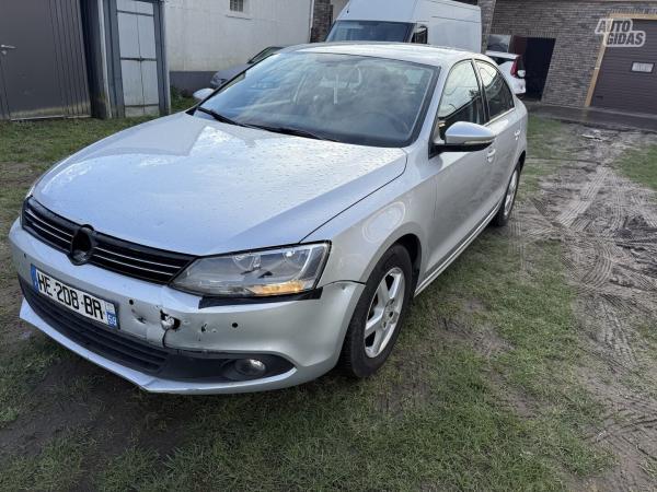 Pelēks Volkswagen Jetta 2012 Kauņa, ar dzinēja tilpumu 1.60 L un nobraukumu 153 tūkst. km par 2950 €, foto 1 vietnē AUTOMOTO.COM.LV