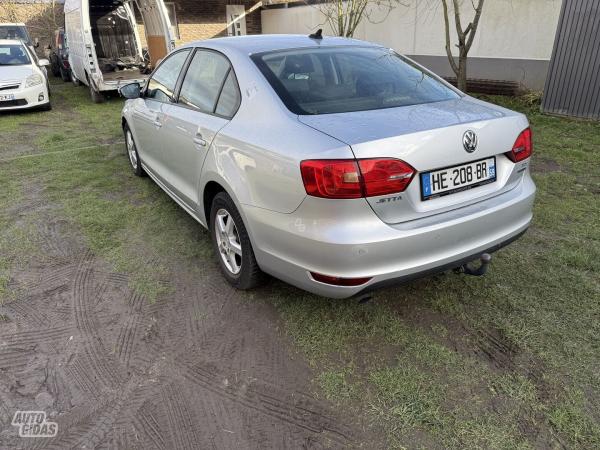 Pelēks Volkswagen Jetta 2012 Kauņa, ar dzinēja tilpumu 1.60 L un nobraukumu 153 tūkst. km par 2950 €, foto 7 vietnē AUTOMOTO.COM.LV