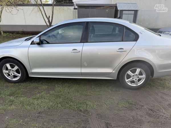 Pelēks Volkswagen Jetta 2012 Kauņa, ar dzinēja tilpumu 1.60 L un nobraukumu 153 tūkst. km par 2950 €, foto 8 vietnē AUTOMOTO.COM.LV