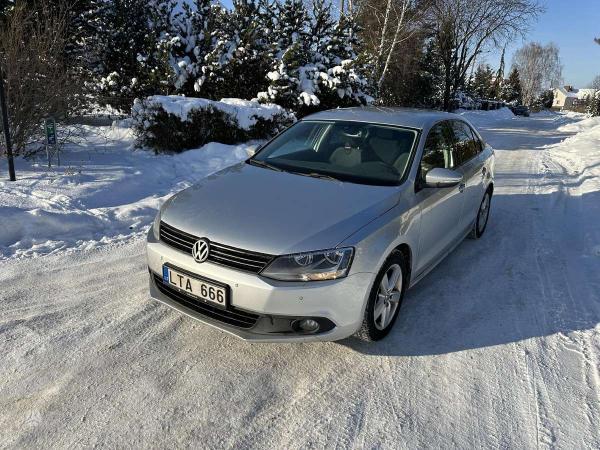 Pelēks Volkswagen Jetta 2012 Viļņa, ar dzinēja tilpumu 1.60 L un nobraukumu 238 tūkst. km par 4000 €, foto 1 vietnē AUTOMOTO.COM.LV