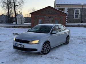 Grey Volkswagen Jetta 2012 in Alytus, with an engine capacity of 1.60 L and mileage of 270 thousand km for 3700 €, photo 2 on AUTOMOTO.COM.LV