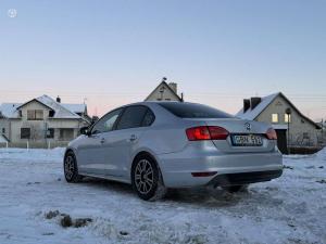 Grey Volkswagen Jetta 2012 in Alytus, with an engine capacity of 1.60 L and mileage of 270 thousand km for 3700 €, photo 9 on AUTOMOTO.COM.LV