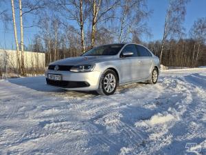 Pelēks Volkswagen Jetta 2012 Kauņa, ar dzinēja tilpumu 1.20 L un nobraukumu 148 tūkst. km par 3700 €, foto 5 vietnē AUTOMOTO.COM.LV