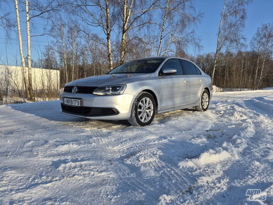 Pelēks Volkswagen Jetta 2012 Kauņa, ar dzinēja tilpumu 1.20 L un nobraukumu 148 tūkst. km par 3700 €, foto 5 vietnē AUTOMOTO.COM.LV