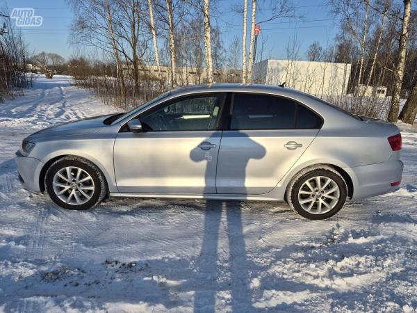 Pelēks Volkswagen Jetta 2012 Kauņa, ar dzinēja tilpumu 1.20 L un nobraukumu 148 tūkst. km par 3700 €, foto 6 vietnē AUTOMOTO.COM.LV