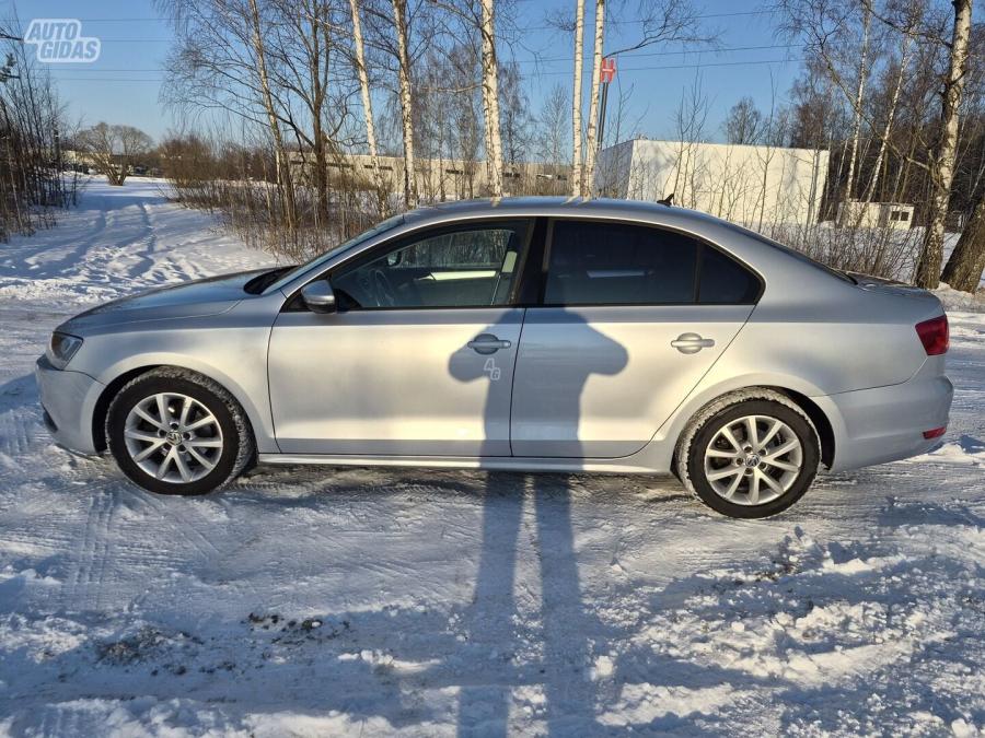 Pelēks Volkswagen Jetta 2012 Kauņa, ar dzinēja tilpumu 1.20 L un nobraukumu 148 tūkst. km par 3700 €, foto 6 vietnē AUTOMOTO.COM.LV